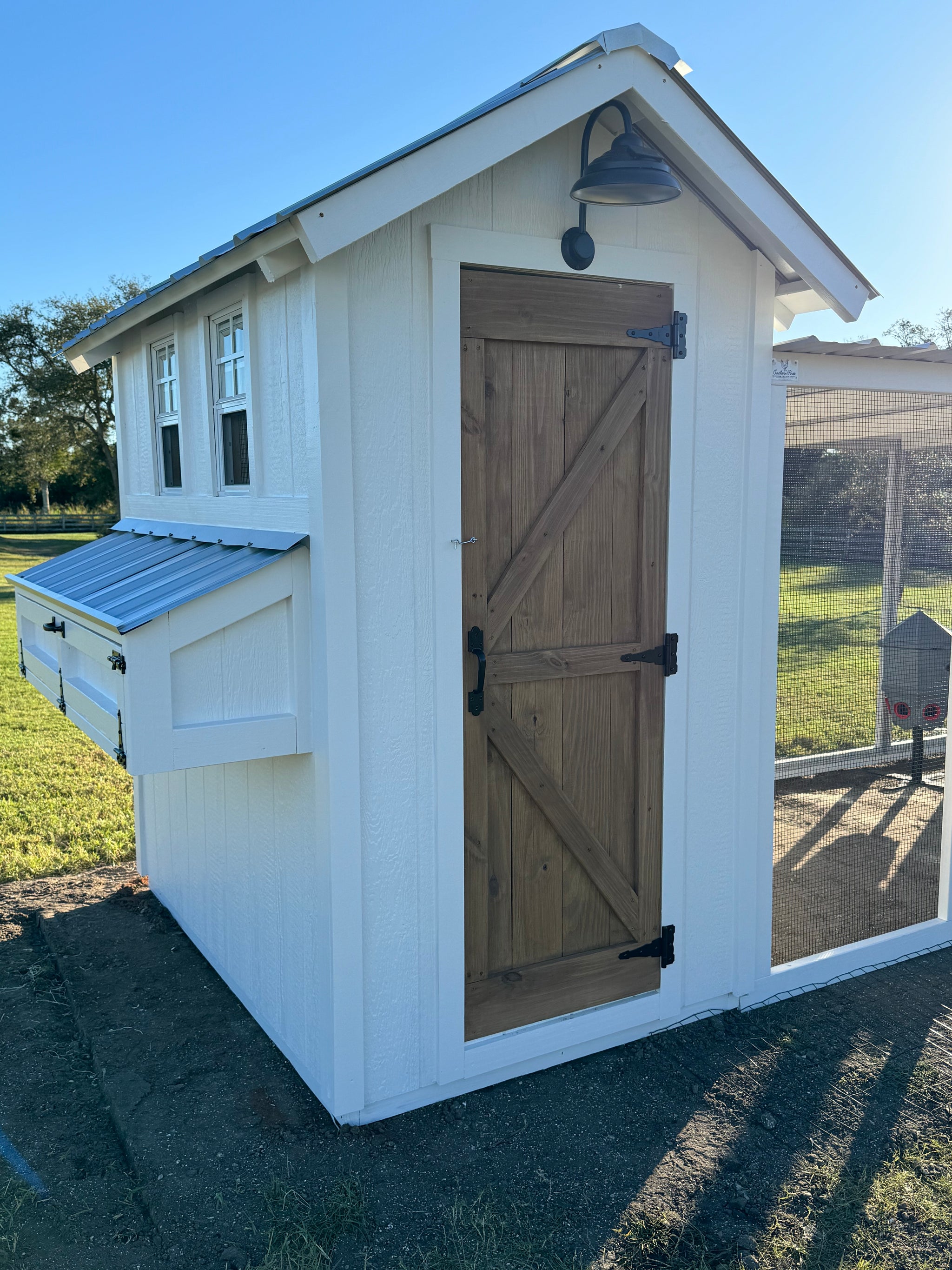 Farmhouse Walk-in Chicken Coop/Run – Southern Pines Custom Coops
