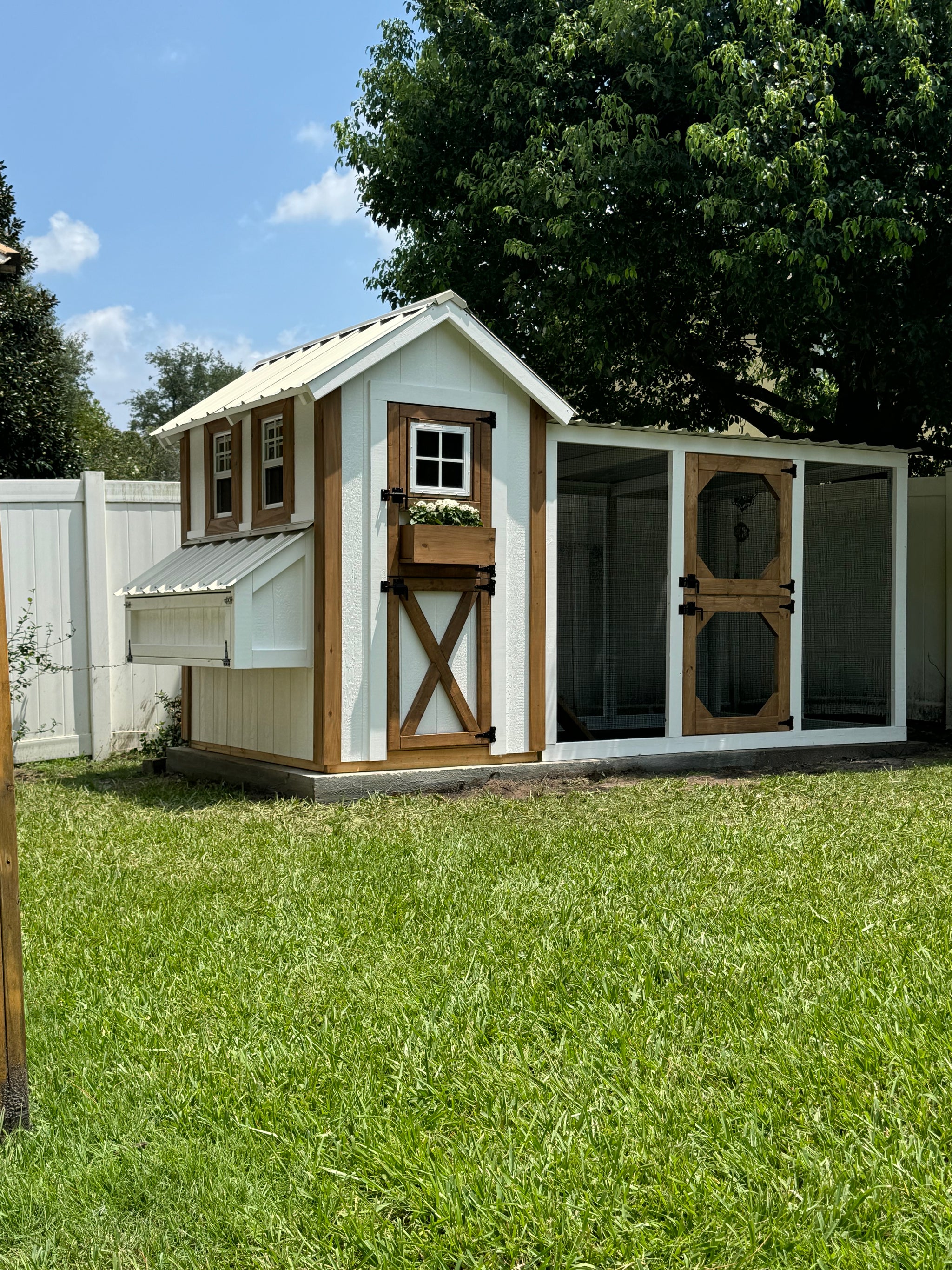 Farmhouse Walk-in Chicken Coop/Run – Southern Pines Custom Coops